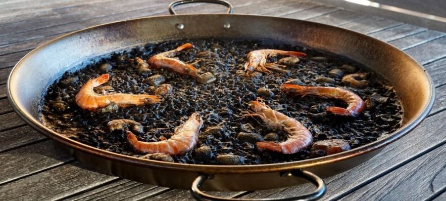Receta de Paella Negra o Arroz Negro | PlusRecetas